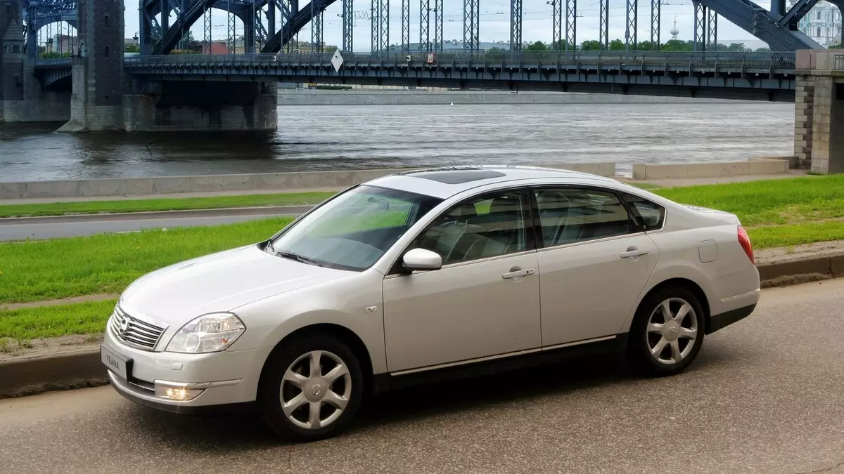 Auf dem Foto: Nissan Teana (J31) '2006-08