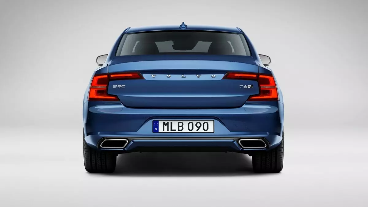 BMW 520d en bedriuw: Kies in prestisjeuze diesel sedan foar 3 miljoen rubles 24067_14