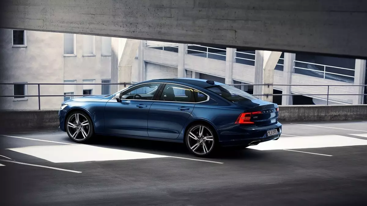 BMW 520d sareng perusahaan: Pilih solan anu prestize anu berharga pikeun 3 juta ruples 24067_17