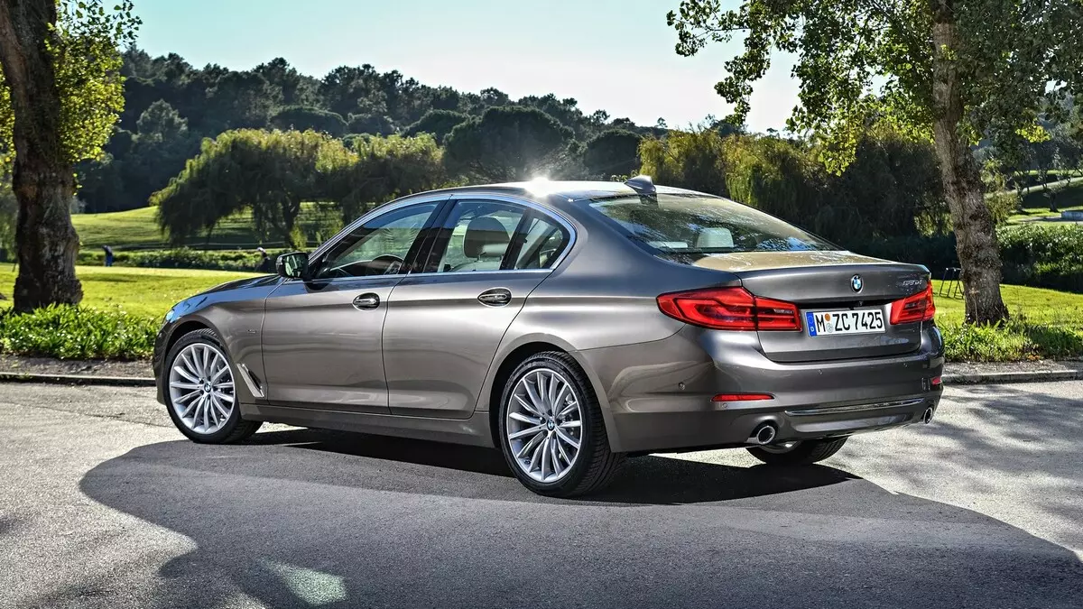 BMW 520d sareng perusahaan: Pilih solan anu prestize anu berharga pikeun 3 juta ruples 24067_41
