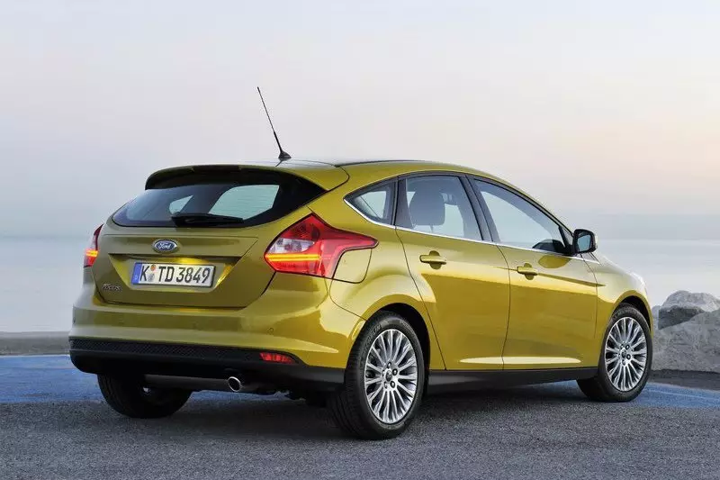 FORD FOCUS III ။