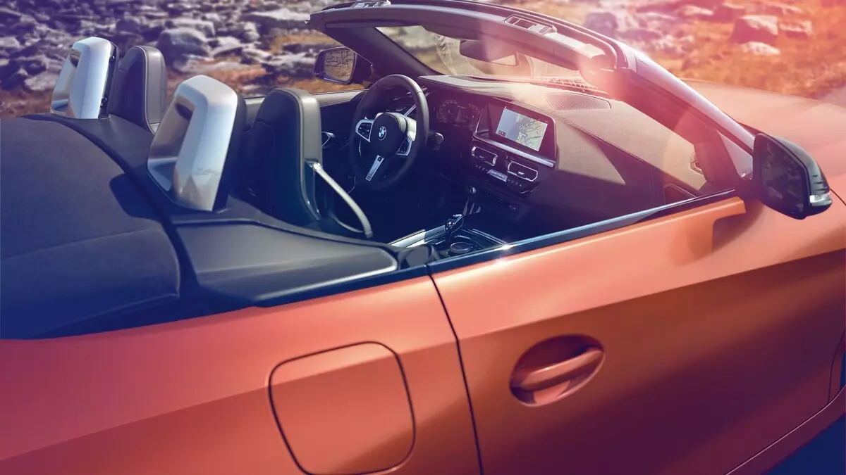 Officially: BMW Z4 debuted in the specification of First Edition 24075_18