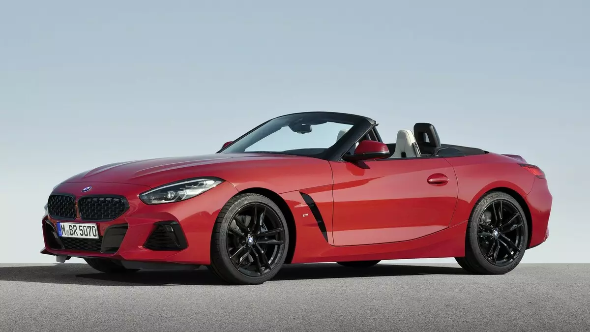 Officially: BMW Z4 debuted in the specification of First Edition 24075_2