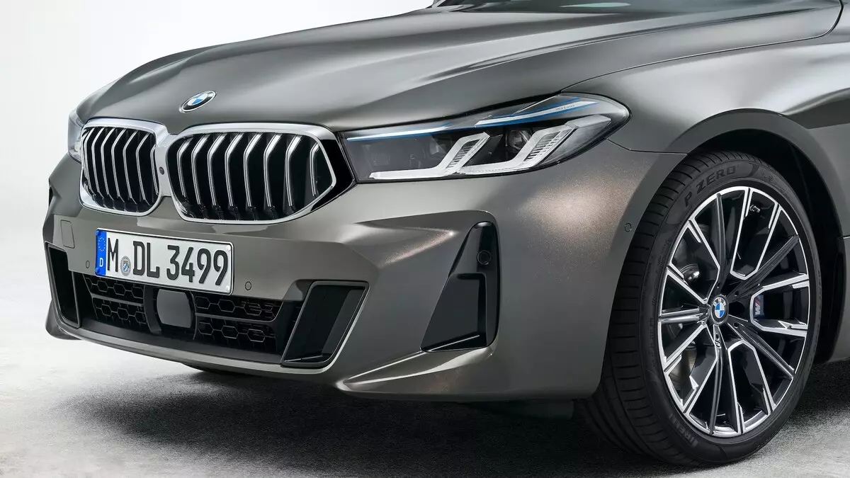 עודכן BMW 6 סדרה GT: MiChant Liftbek לא התחיל להתחבר לשקע 24086_2