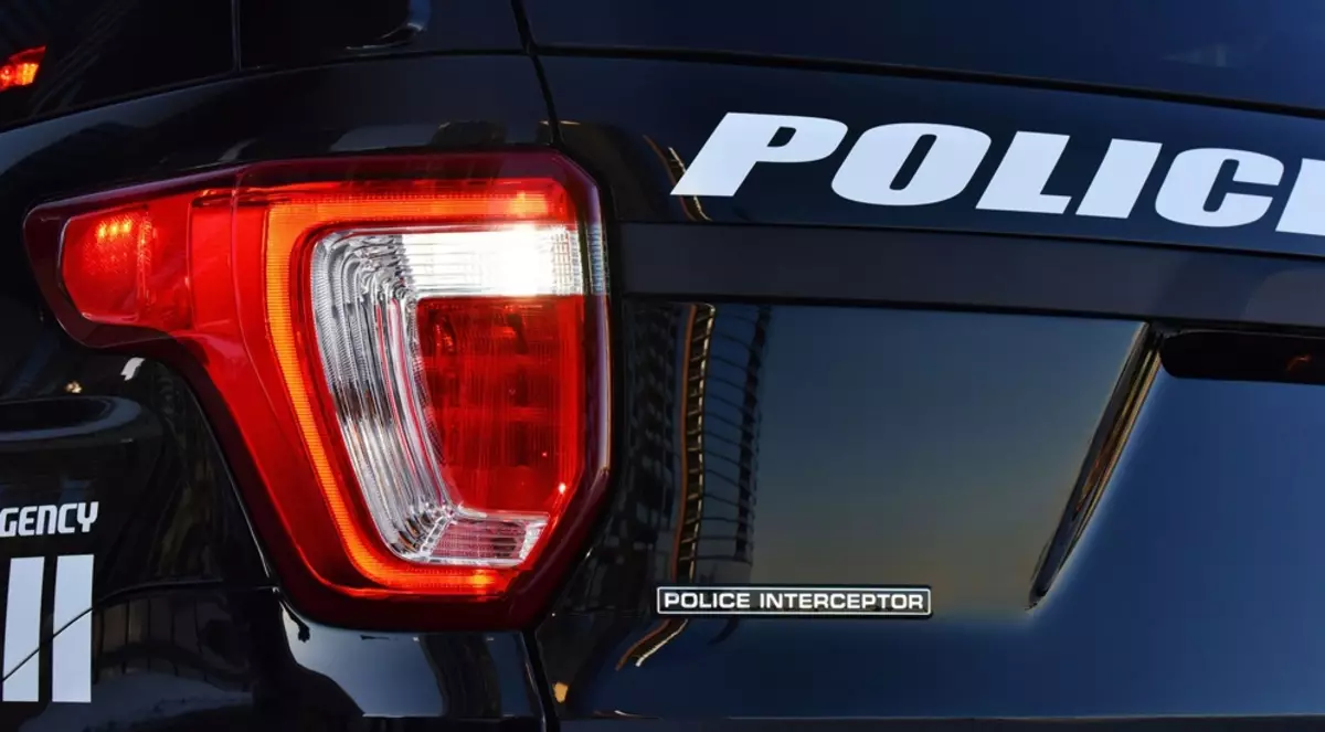 Ford prinesie nový policajný dôstojník na Chicago na základe programu Explorer 2408_4