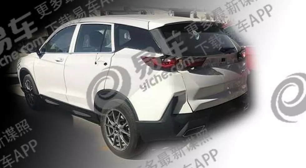 Crucea chineză cu design sub Hyundai Santa Fe a început să depună camuflajul 24120_2