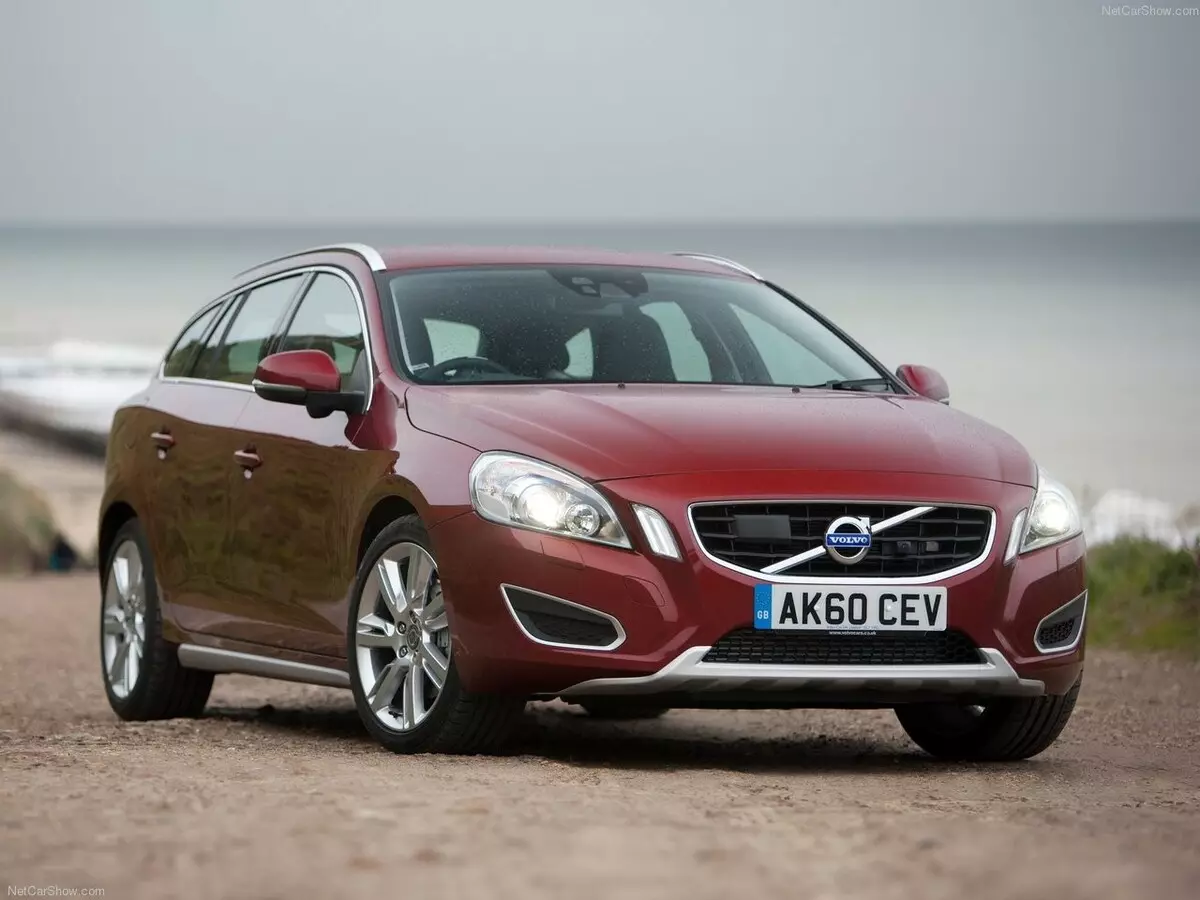 வோல்வோ V60 உடன் 100,000 கி.மீ: கணினி மற்றும் லைனர் உடைகள் பொழுதுபோக்கு 24141_1