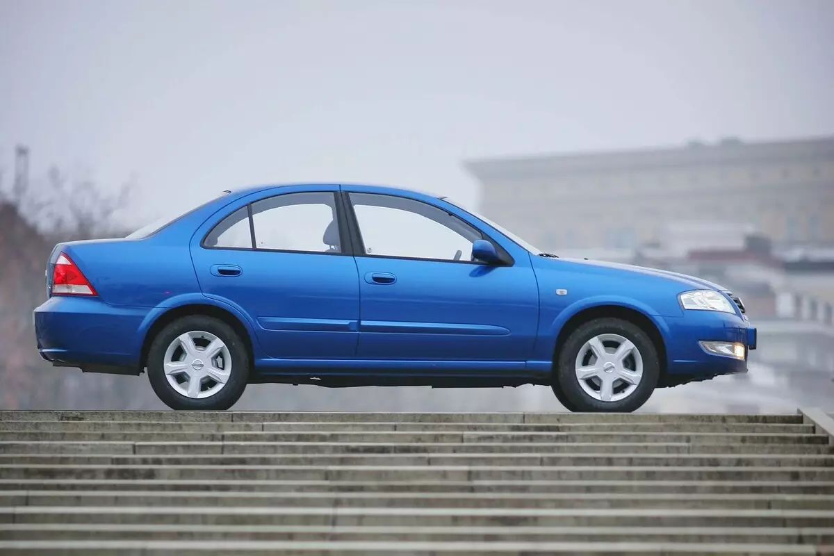 NISSAN ALMERA CLASSIC B10: Recenzie, profesionály a nevýhody 24142_1