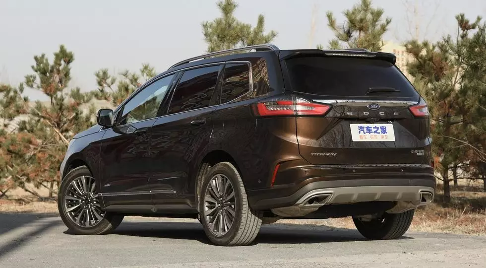 Ford Edge Crossover: Vətən - Təvazökar yeni geyimlər, xaricdə - bağlama salonu 24199_3