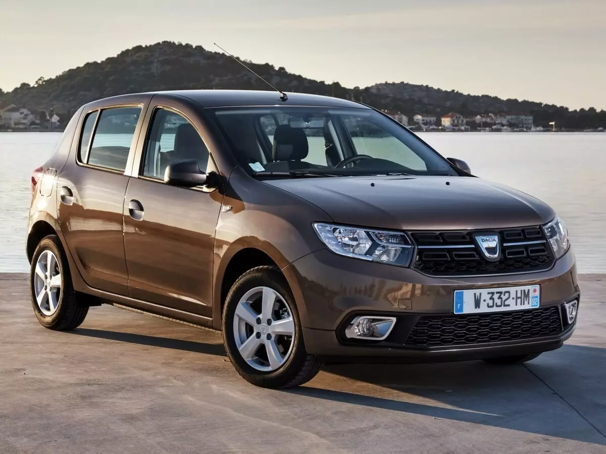 Die Franzosen kaufen aktiv Dacia Sandero Hatchbacks 24233_1