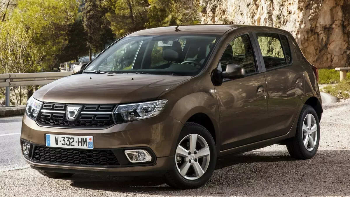 Los franceses están comprando activamente Dacia SanDero Hatchbacks. 24233_2