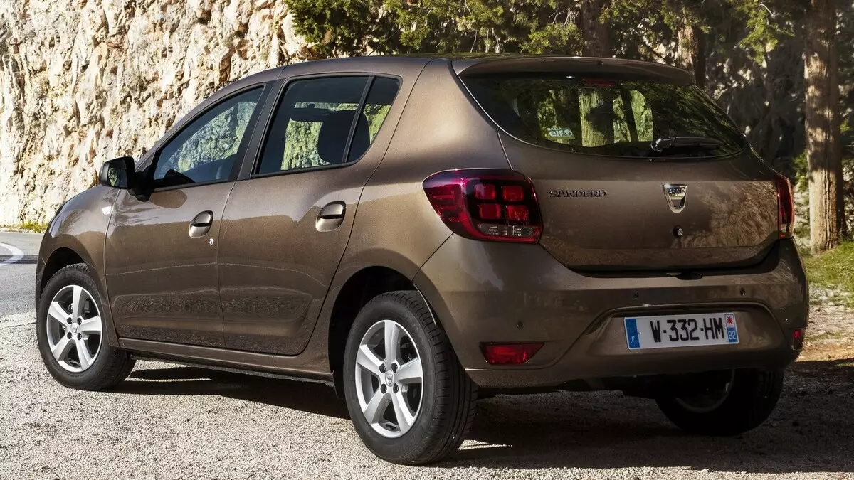 Die Franzosen kaufen aktiv Dacia Sandero Hatchbacks 24233_3