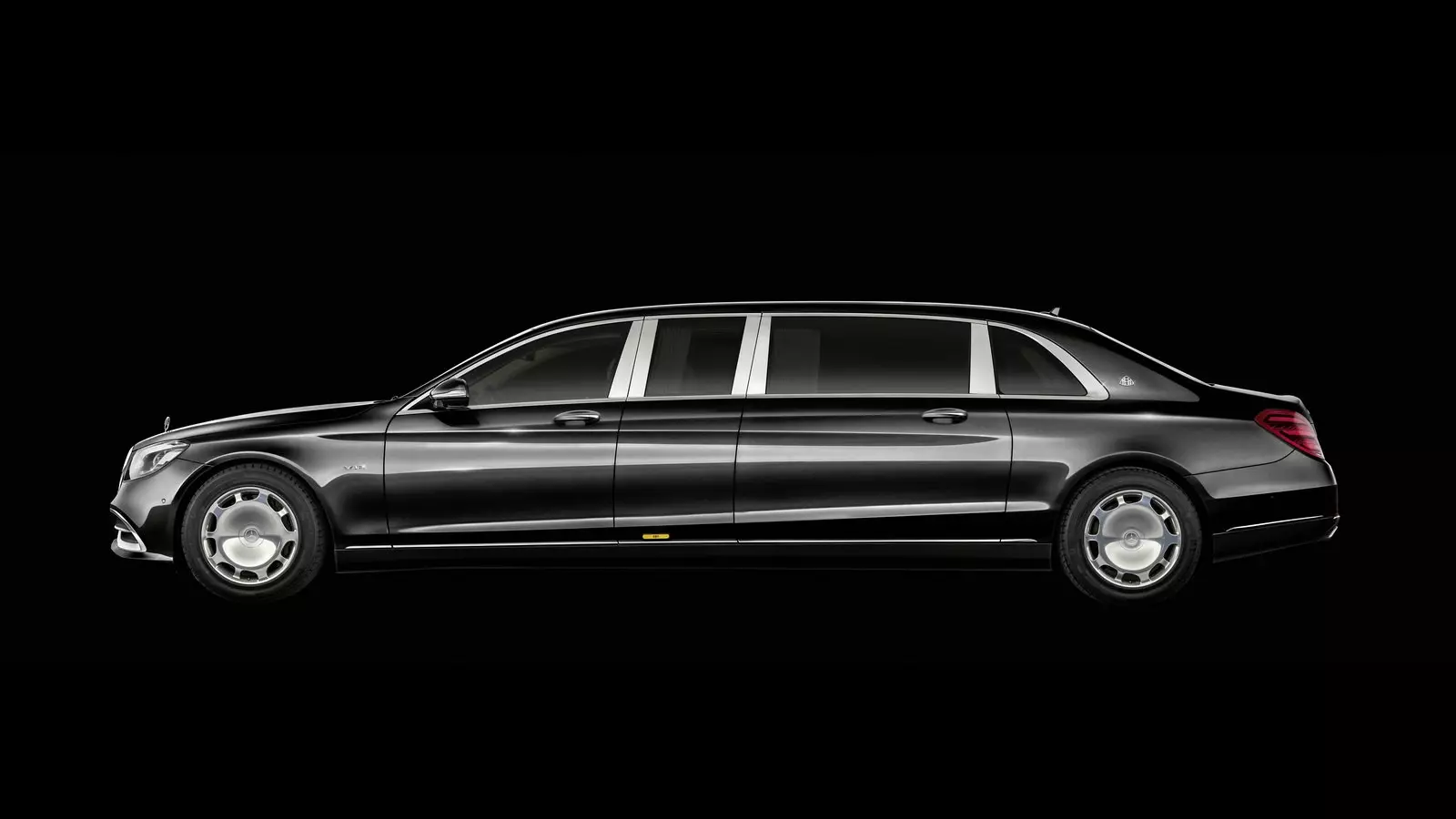 Barcode iheruka: Yavuguruye Mercedes-Maybach Pullman 24349_2