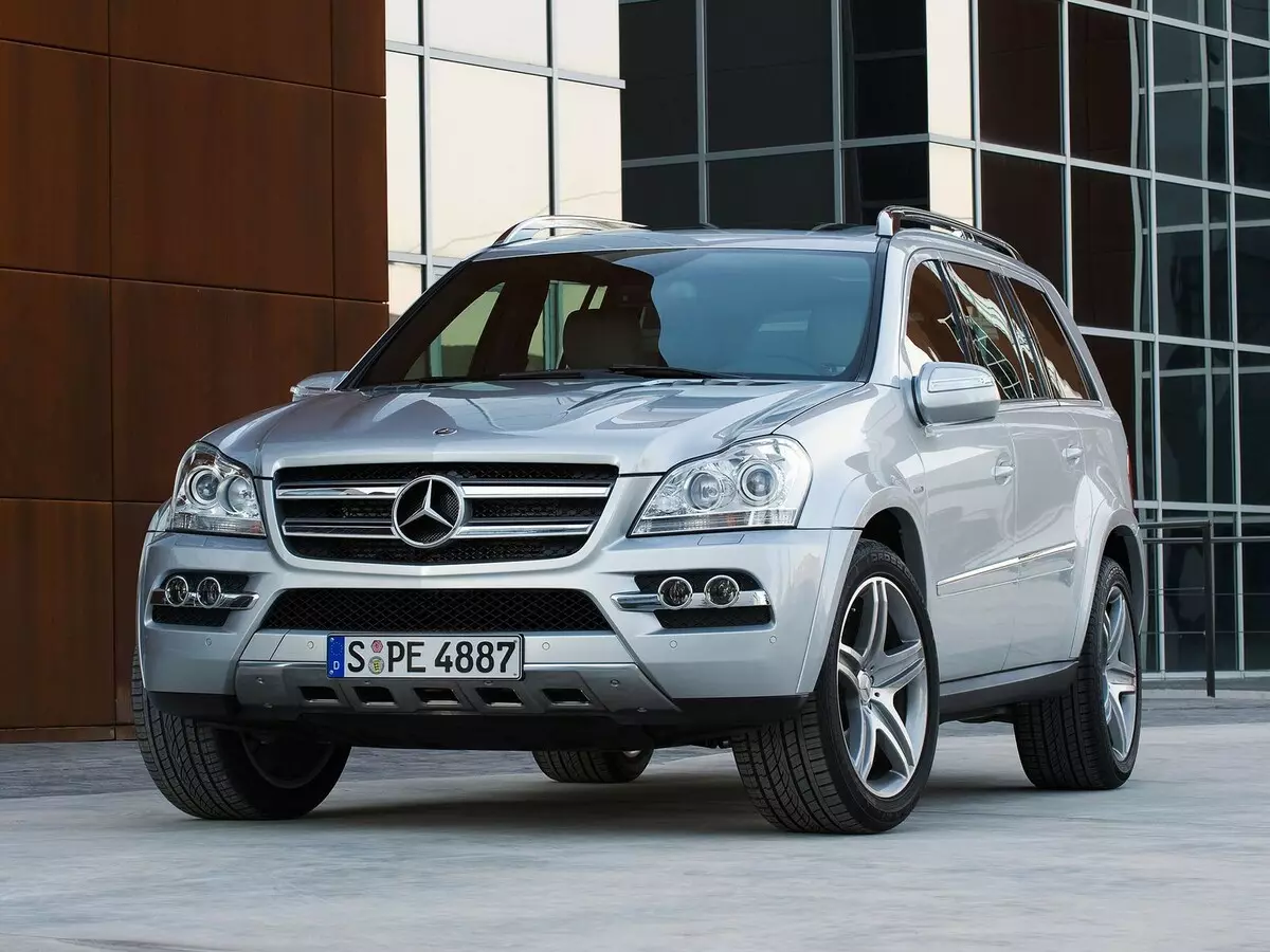 Vai tas ir vērts iegādāties Mercedes-Benz GL i par 1,5 miljoniem rubļu 24466_1