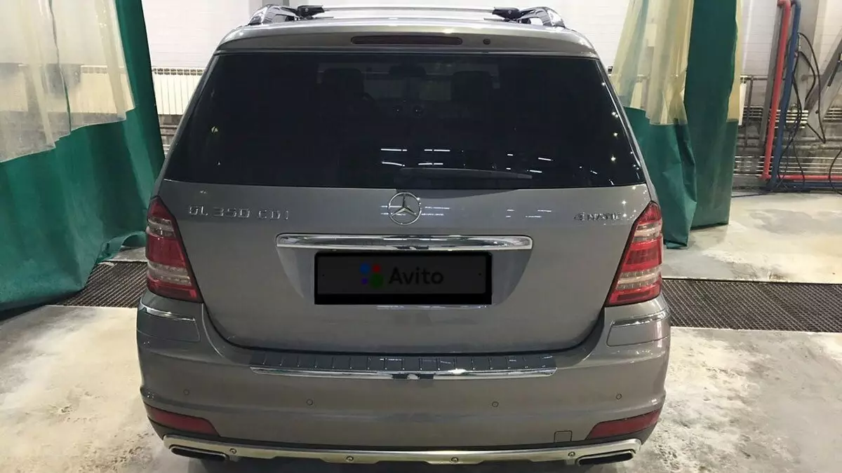 Apa kudu tuku Mercedes-Benz Gl i kanggo 1,5 yuta rubel 24466_13