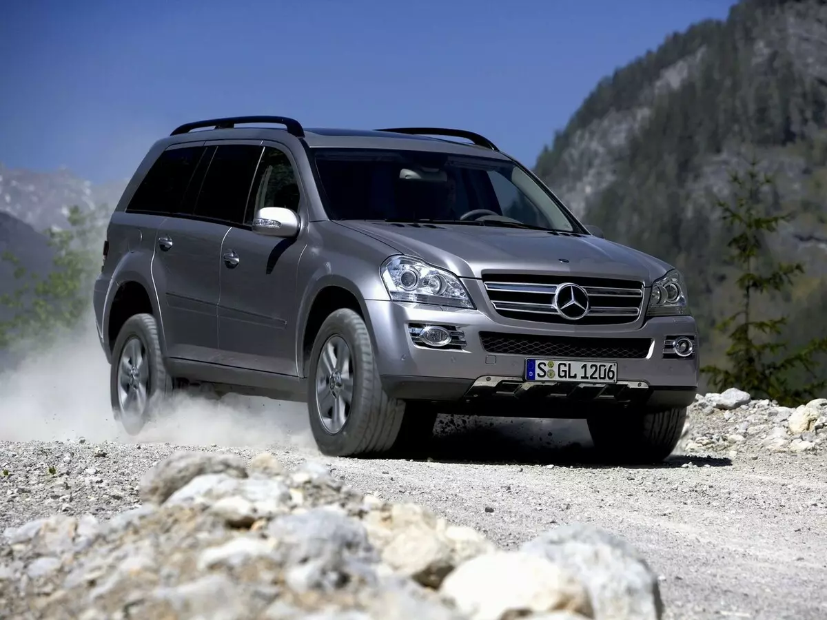 Vai tas ir vērts iegādāties Mercedes-Benz GL i par 1,5 miljoniem rubļu 24466_4