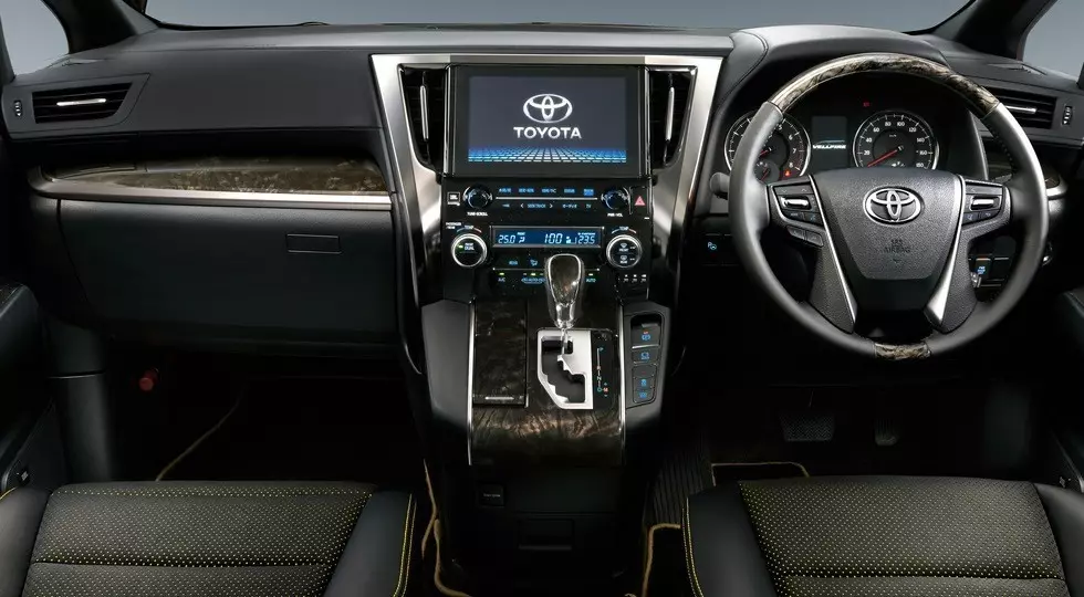 Toyota introducerede specielle versioner af Alphard og Vellfire minivans 24507_8
