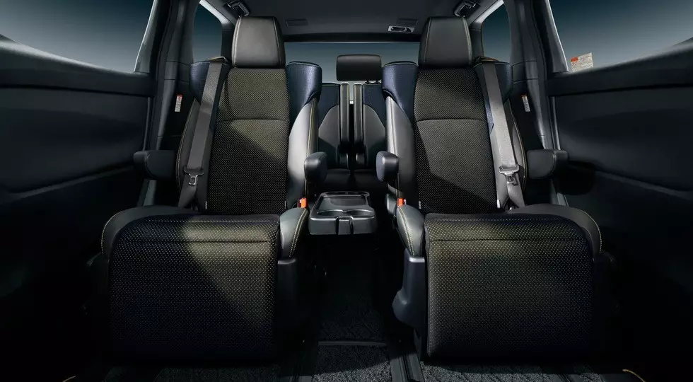 Toyota tutvustas alfardi ja Velfire minivansi erilisi versioone 24507_9