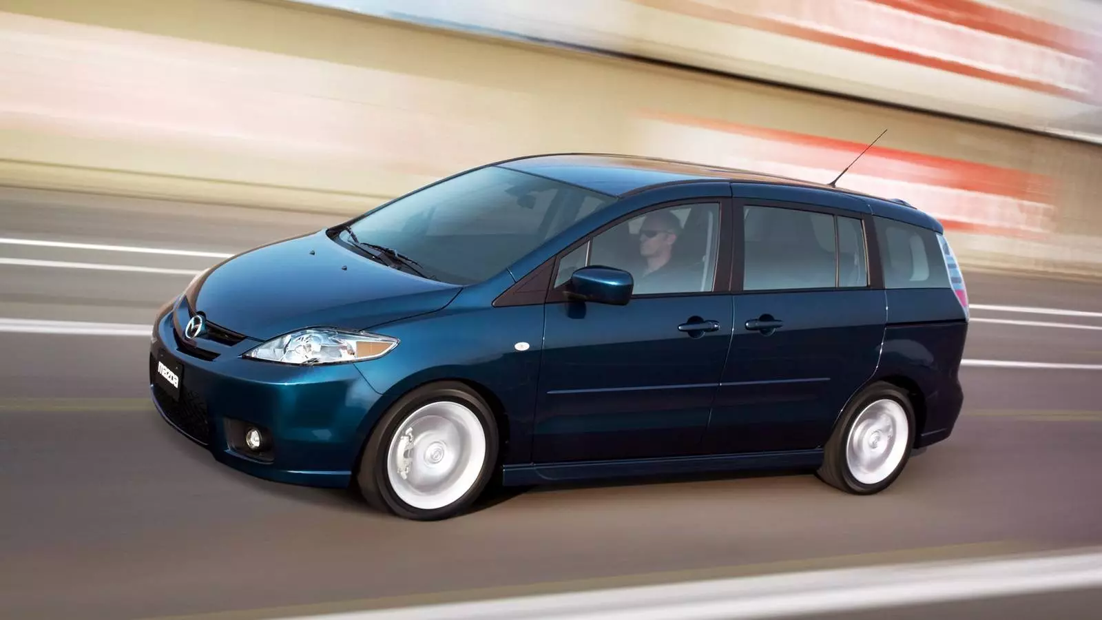 5 dôvodov, prečo milovať a nenávidieť MAZDA5 24532_11