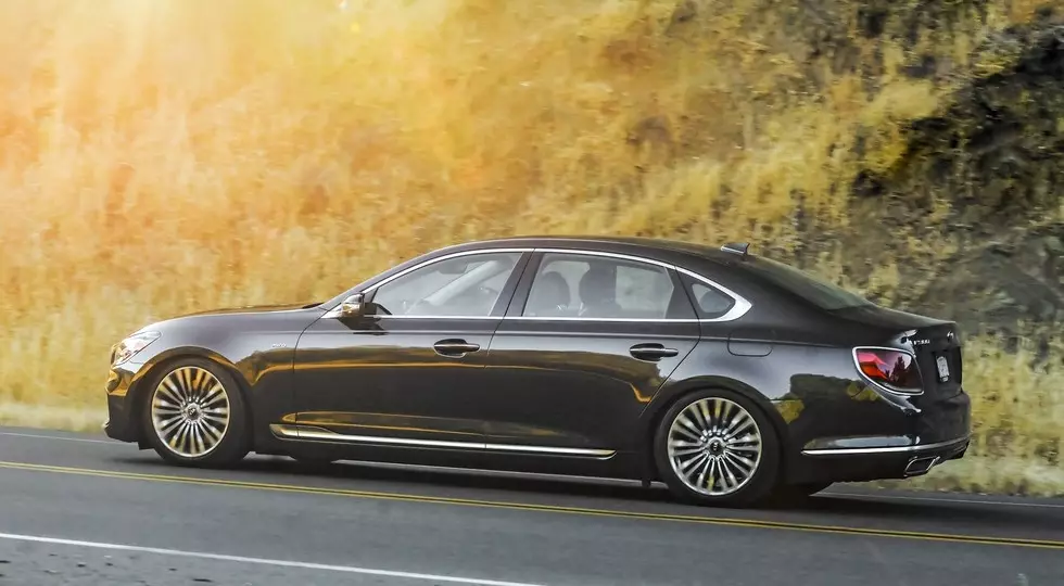 Kia Kia K900 (AU QUORIS) ar gyfer y farchnad Americanaidd