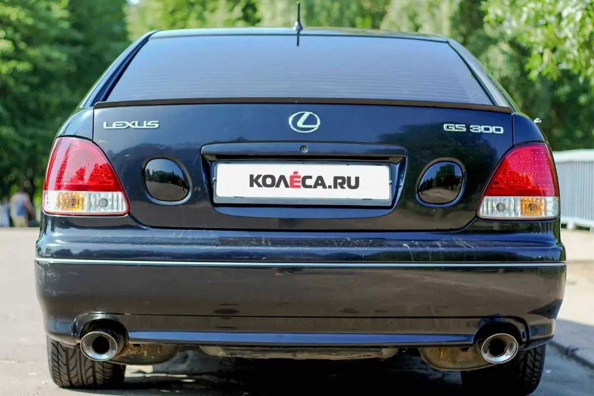 Lexus GS 300 II ззаду (2)