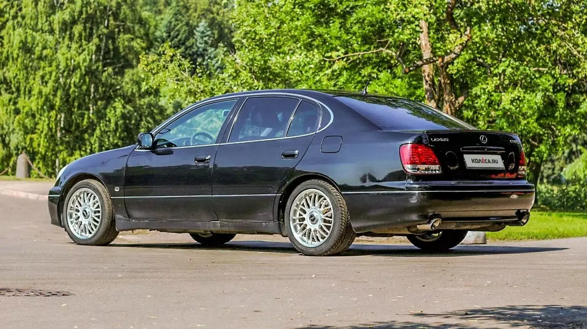 Lexus GS 300 II збоку