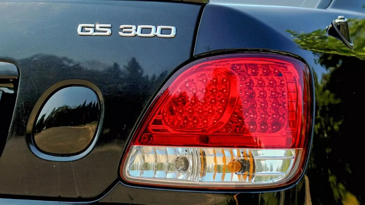 Lexus GS 300 II Lantern