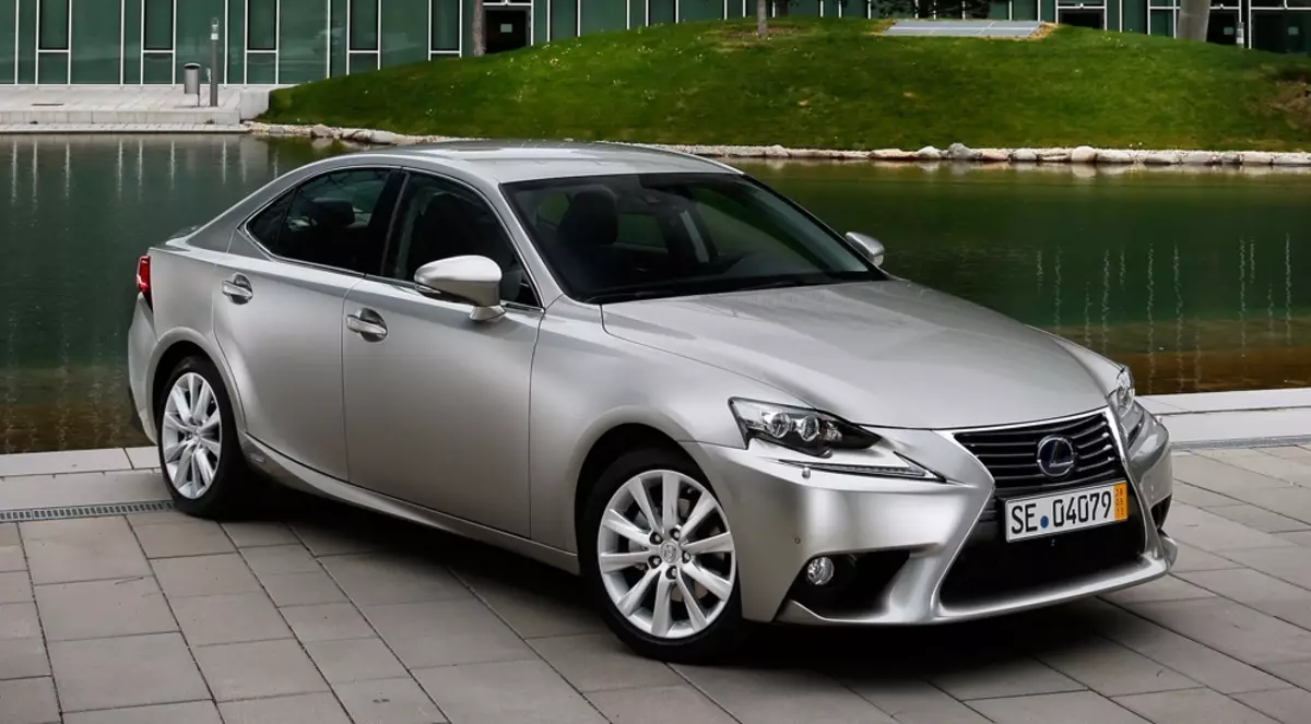 Ang Lexus nagpamenos sa Russian Model Range 24741_4