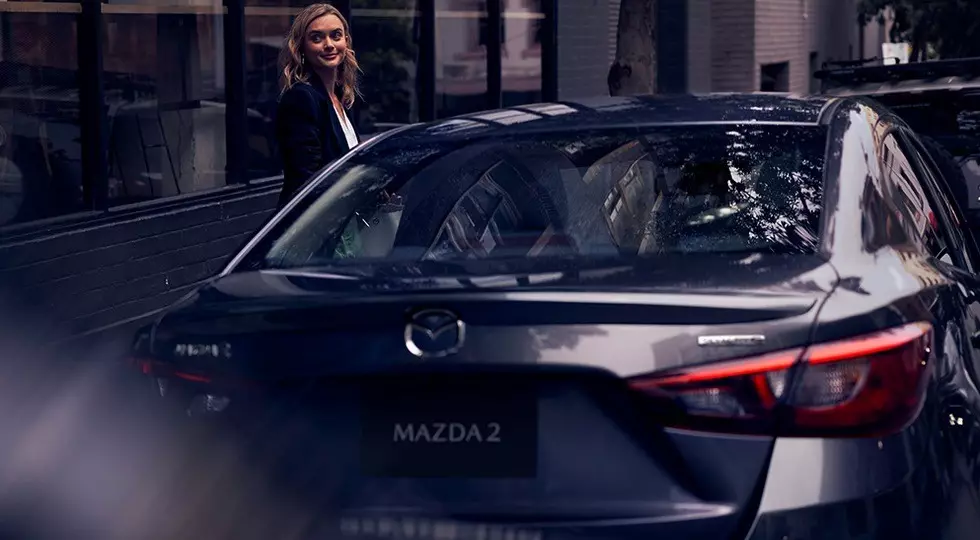 Mazda otsika a Mazda nawonso adapanganso mawonekedwe a mitundu ya akuluakulu 24790_4