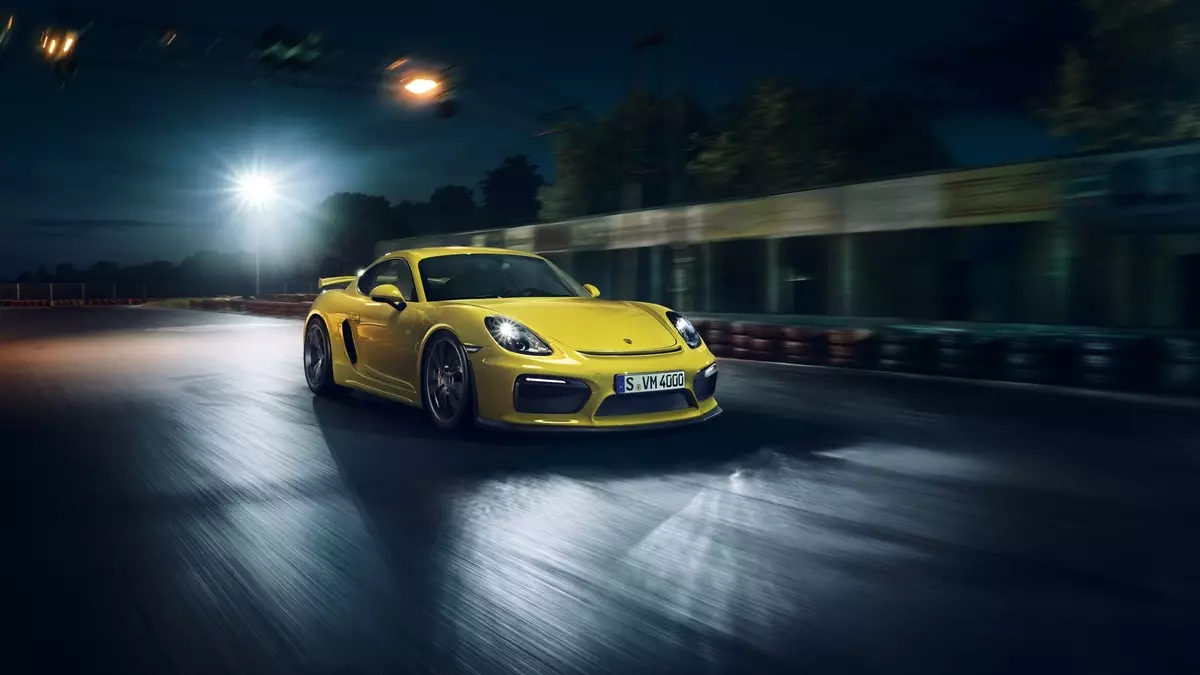 Porsche kutsutaan Venäjän hinnat äskettäin edustettuna Cayman GT4 2483_1