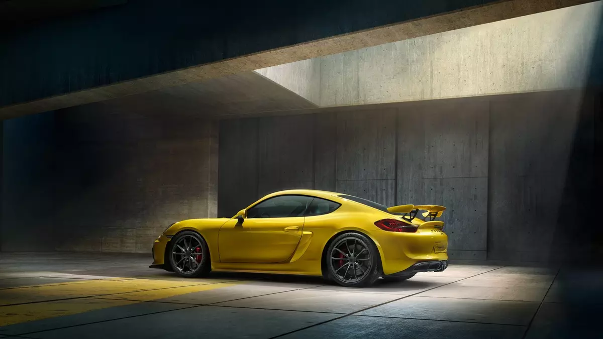 Porsche kutsutaan Venäjän hinnat äskettäin edustettuna Cayman GT4 2483_13