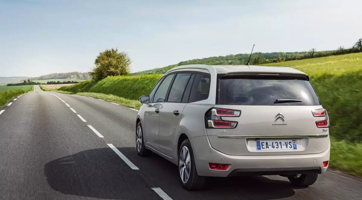 Citroen C4 Picasso மற்றும் Grand C4 Picasso ஒரு மேம்படுத்தல் காத்திருக்கிறது 24858_4