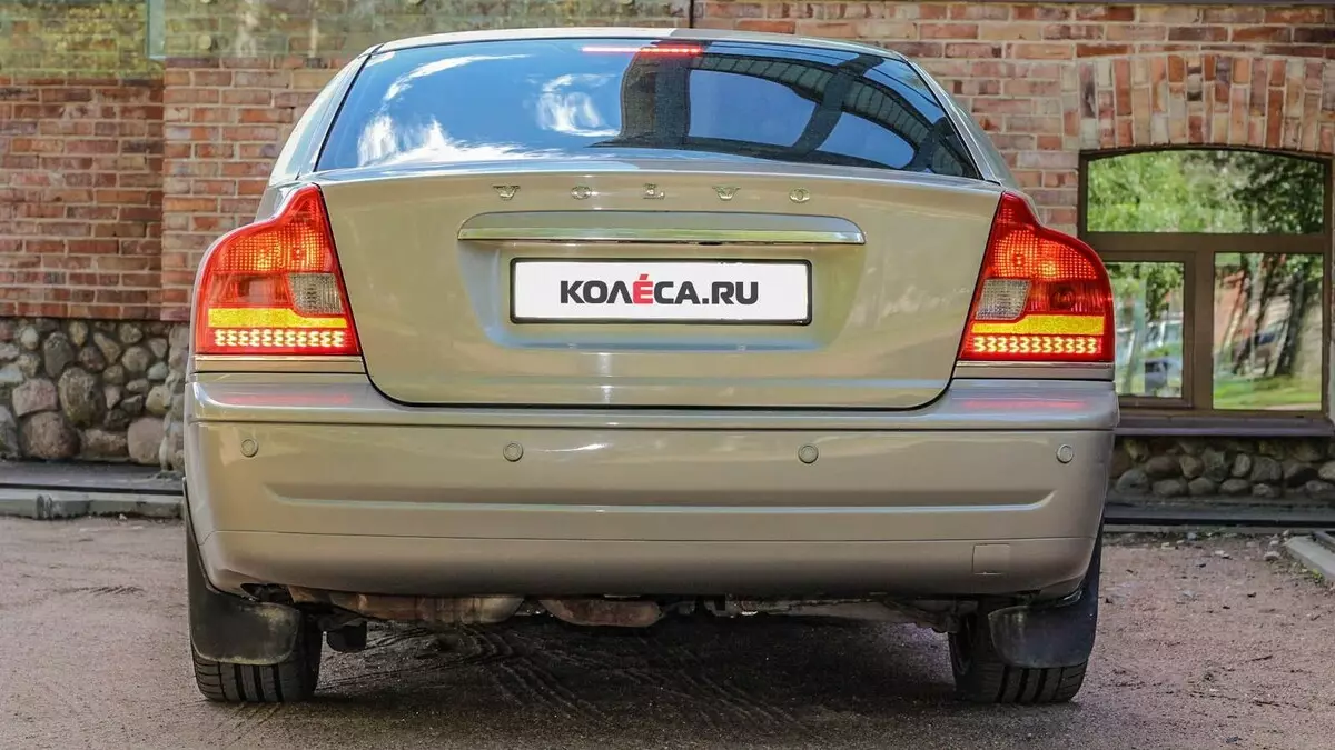 Volvo-s80-rear