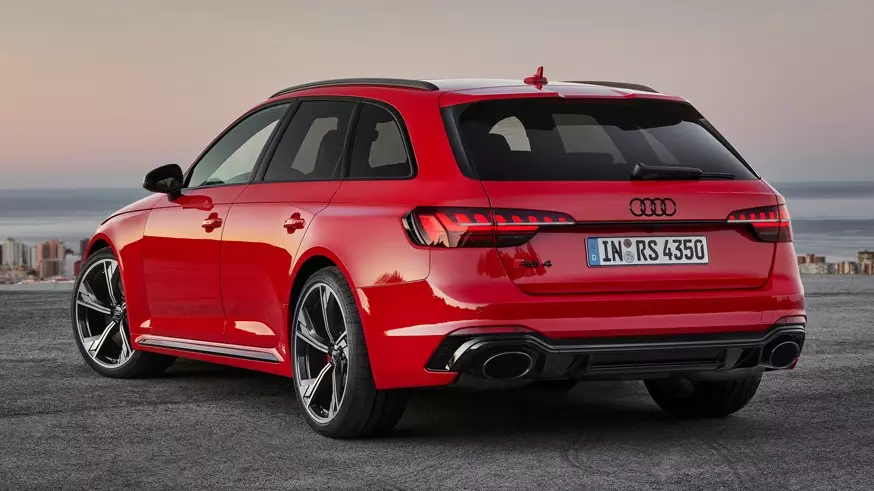 Audi e ntlafalitsoe Rs 4: Curfic Rs 4: Pono e hlahisitsoeng 