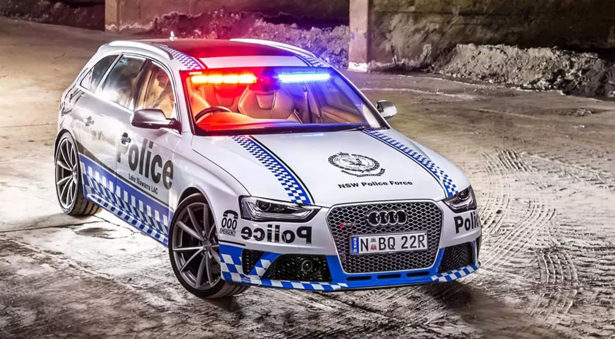 Audi RS4 est entré dans la police 24966_1