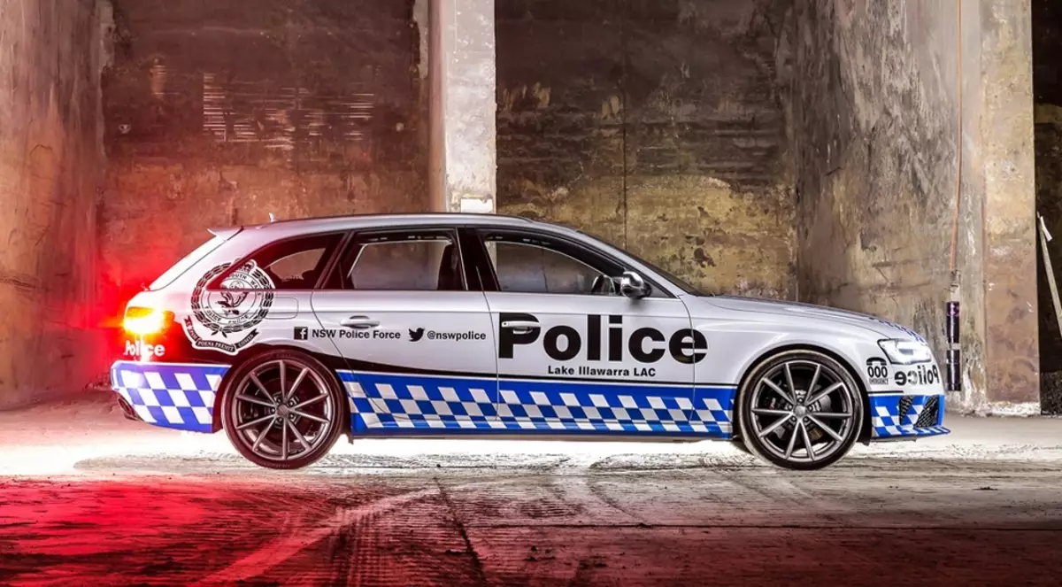 Audi RS4 est entré dans la police 24966_2