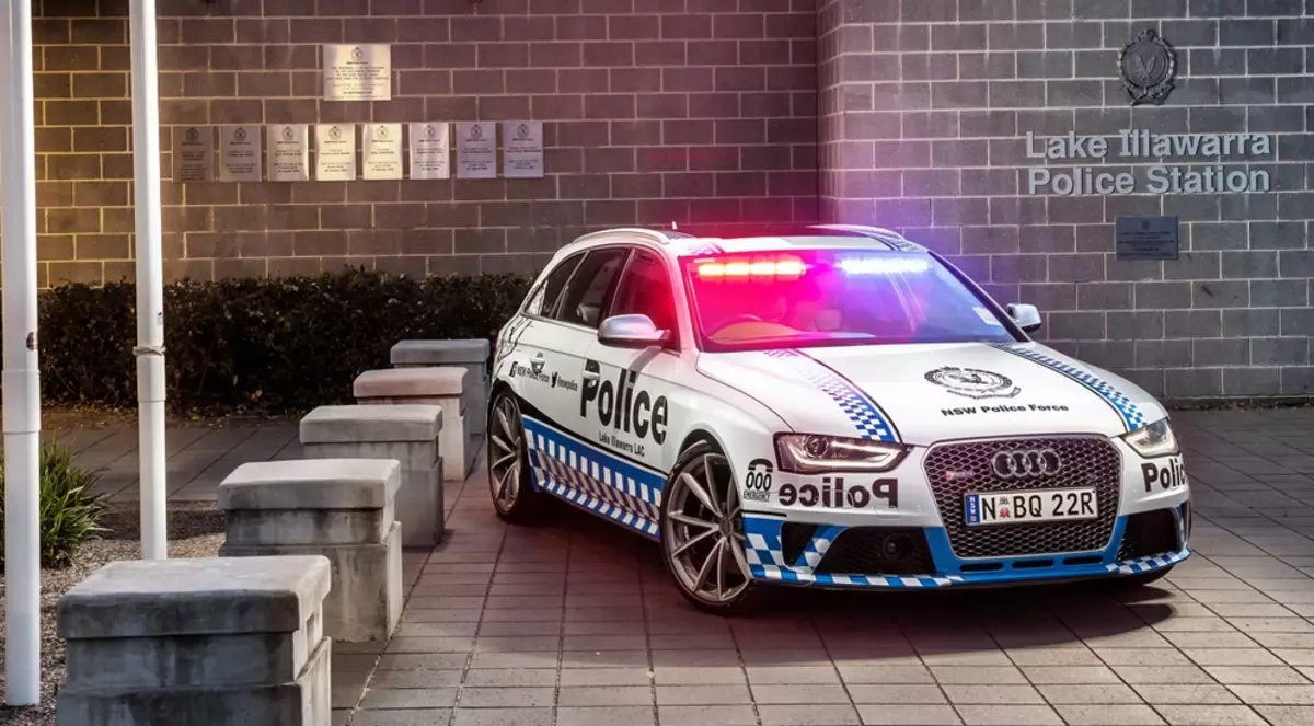 Audi RS4 est entré dans la police 24966_5