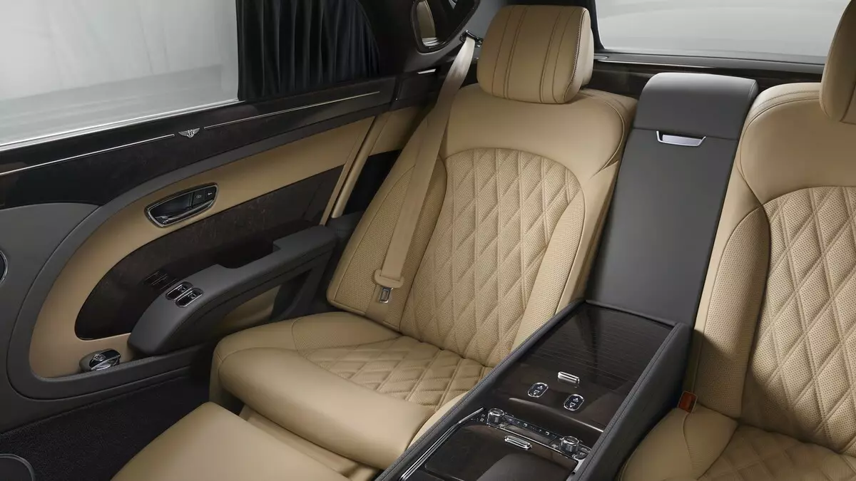 Bentley Mulsanne အသစ်သည်ရုရှားဈေးကွက်သို့ရောက်ရှိခဲ့သည် 24975_2