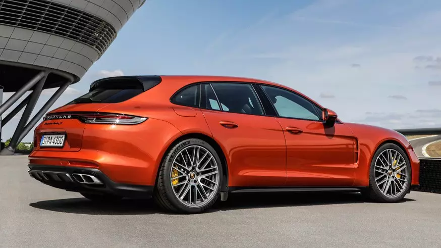 Porsche dihargai Panamera 