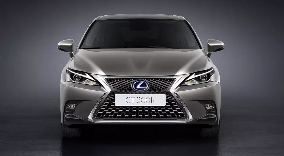 Before selling: Lexus updated CT 200h hatchback 25005_1