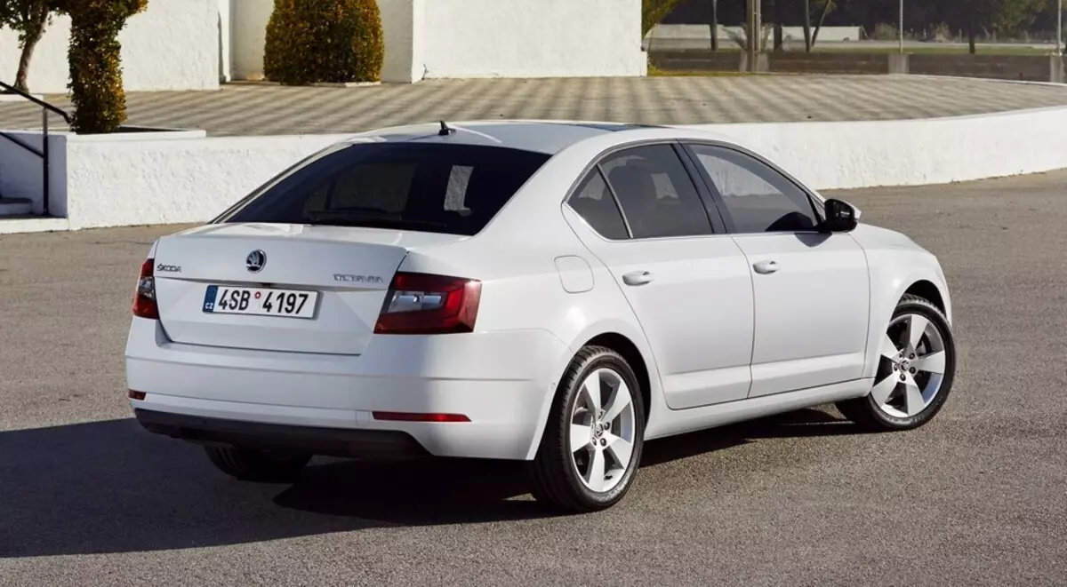 Škoda Octavia Nová generácia: štvorhlavná optika v minulosti, trup - viac 25021_9