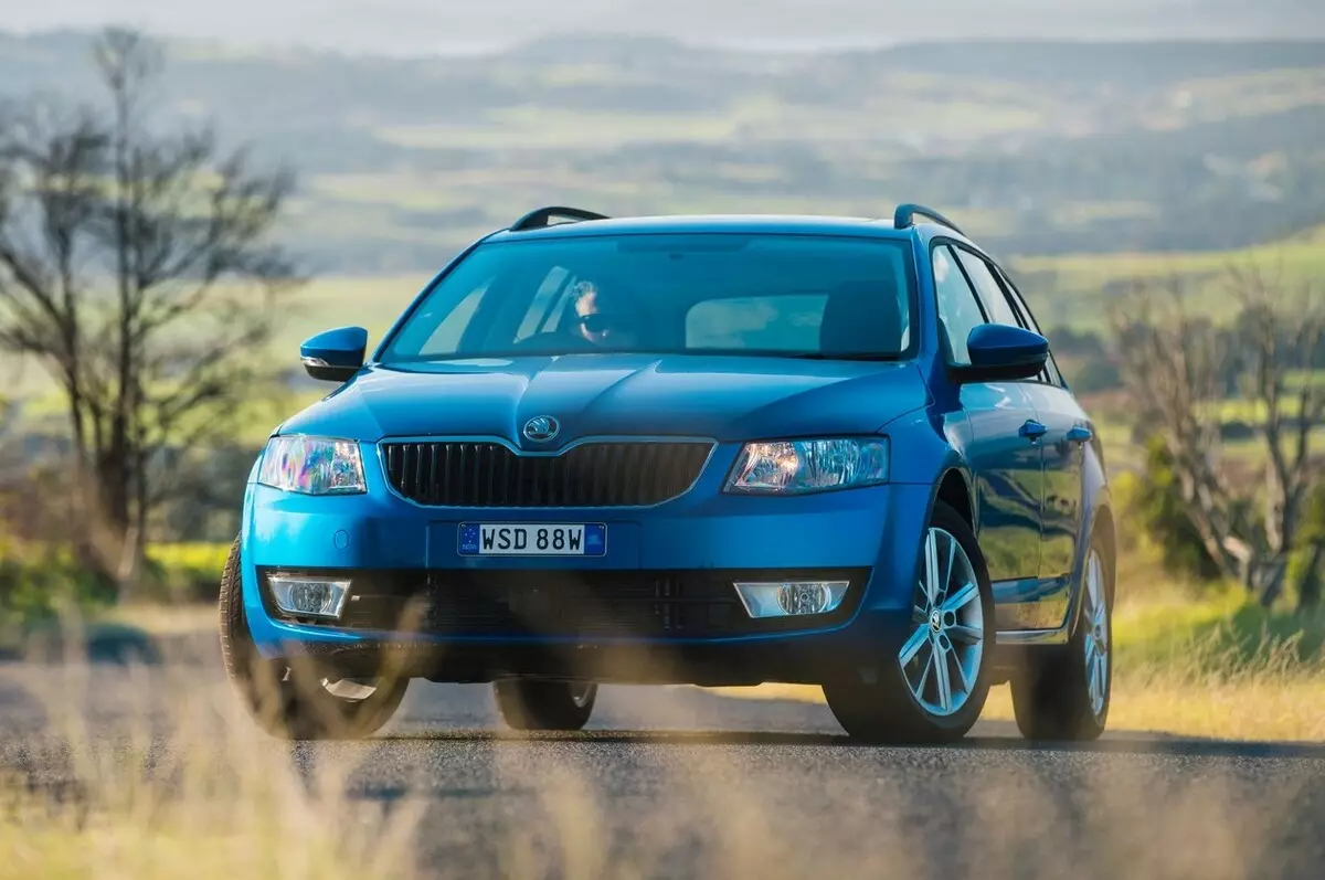 Действителна версия на универсалната Skoda Octavia Combi