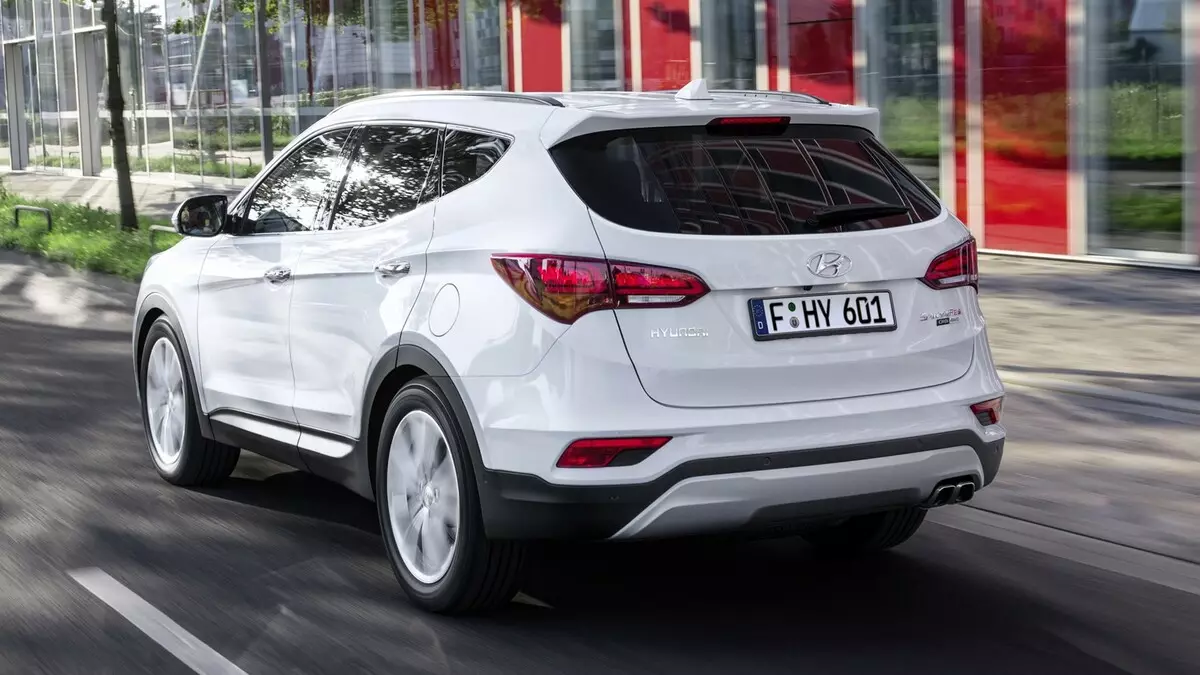 Hyundai pamashoko akanaka anotengesa Santa fe uye Grand Santa fe muRussia 25038_2