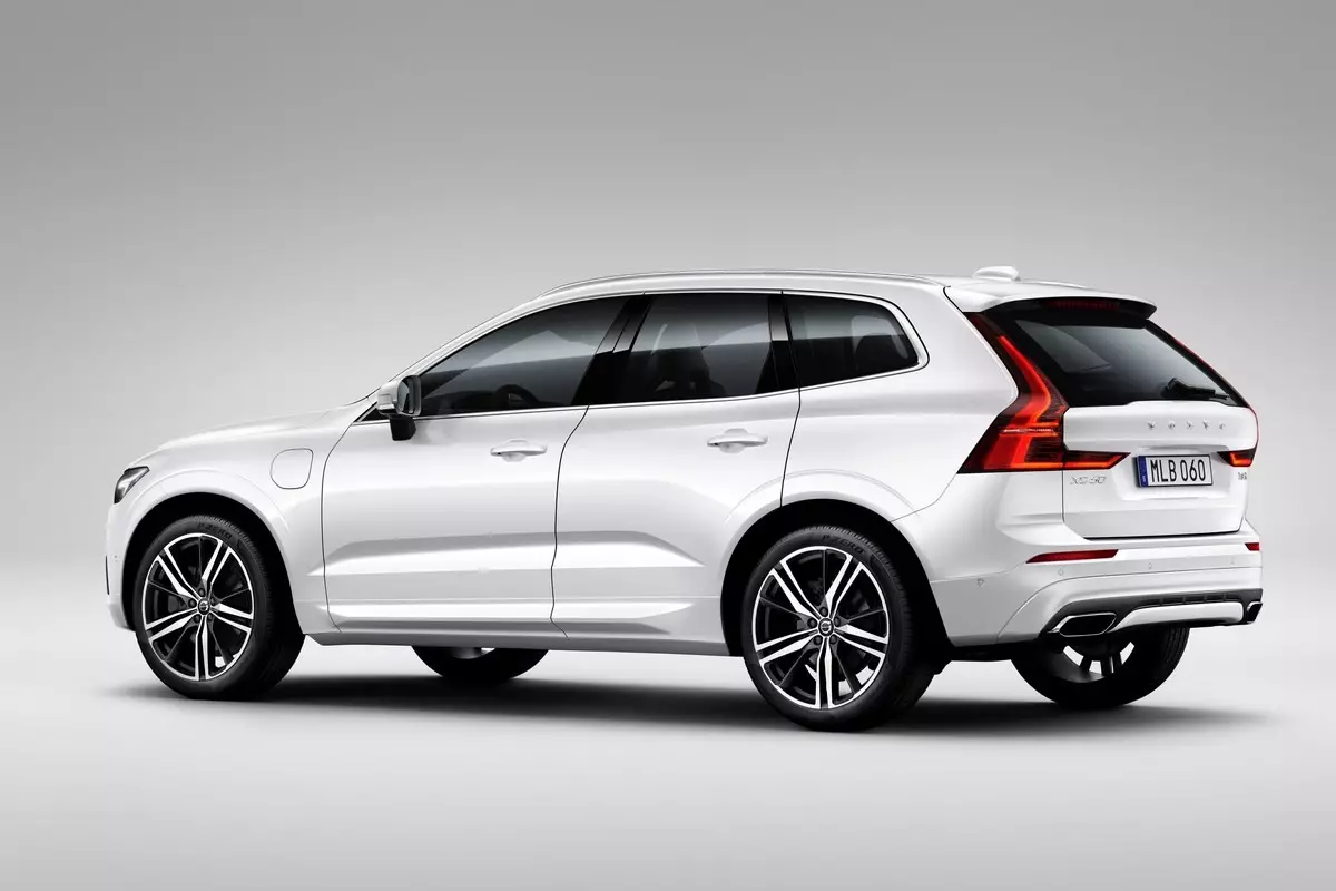 VOLVO TUNBERG rau 5,379,000 rubles. Leej twg yuav tuaj ua ke hyry hybrid volvo xc60 t ~ ntxaib cav? 25048_1