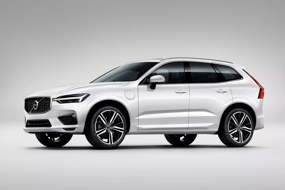 Volvo Tunberg por 5.379.000 rublos. Quen virá a Hybrid Hybrid Volvo XC60 T8 Twin motor? 25048_3