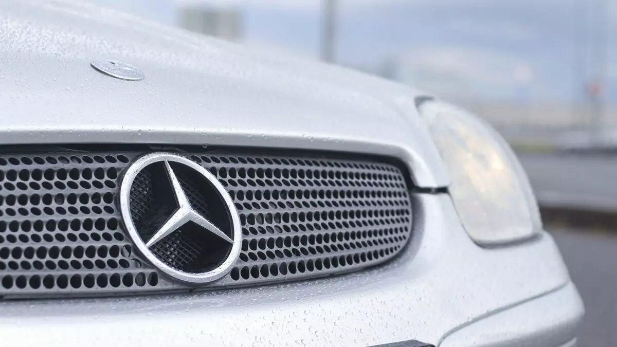 Mercedes-Benz SLK Emblem (1)