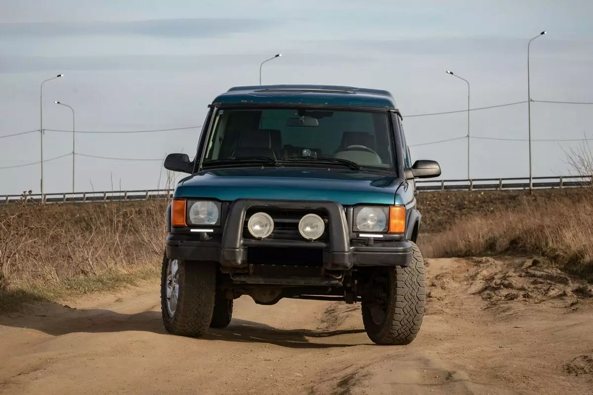 I-Land Rover Refunisa i-2 ngeMileage: ukubandezeleka nge-hydraulics, ukubuza imikhono kunye nedizili enganyangekiyo 25169_4