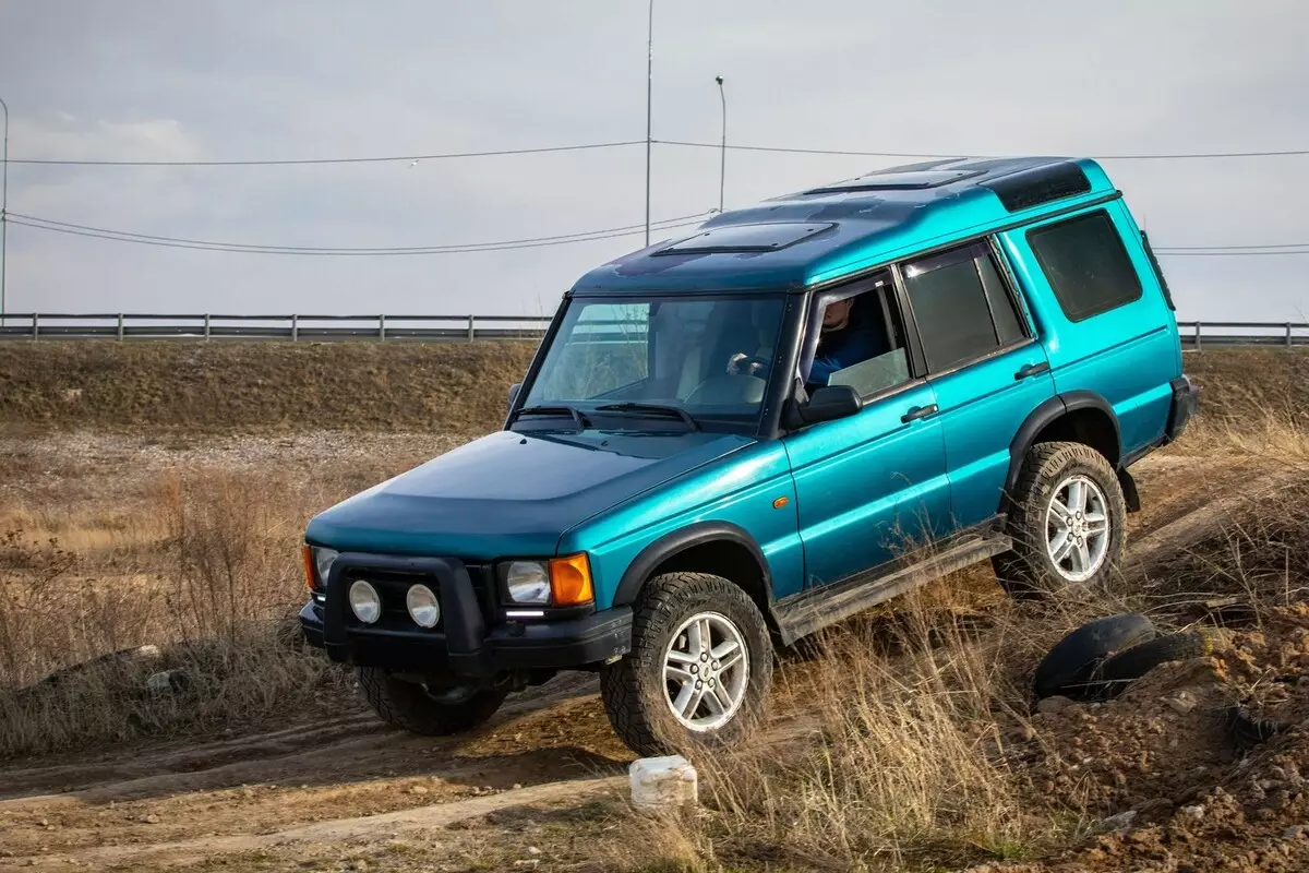 Land Rover Discovery 2 met kilometers: lichaam, frame, salon 25170_11