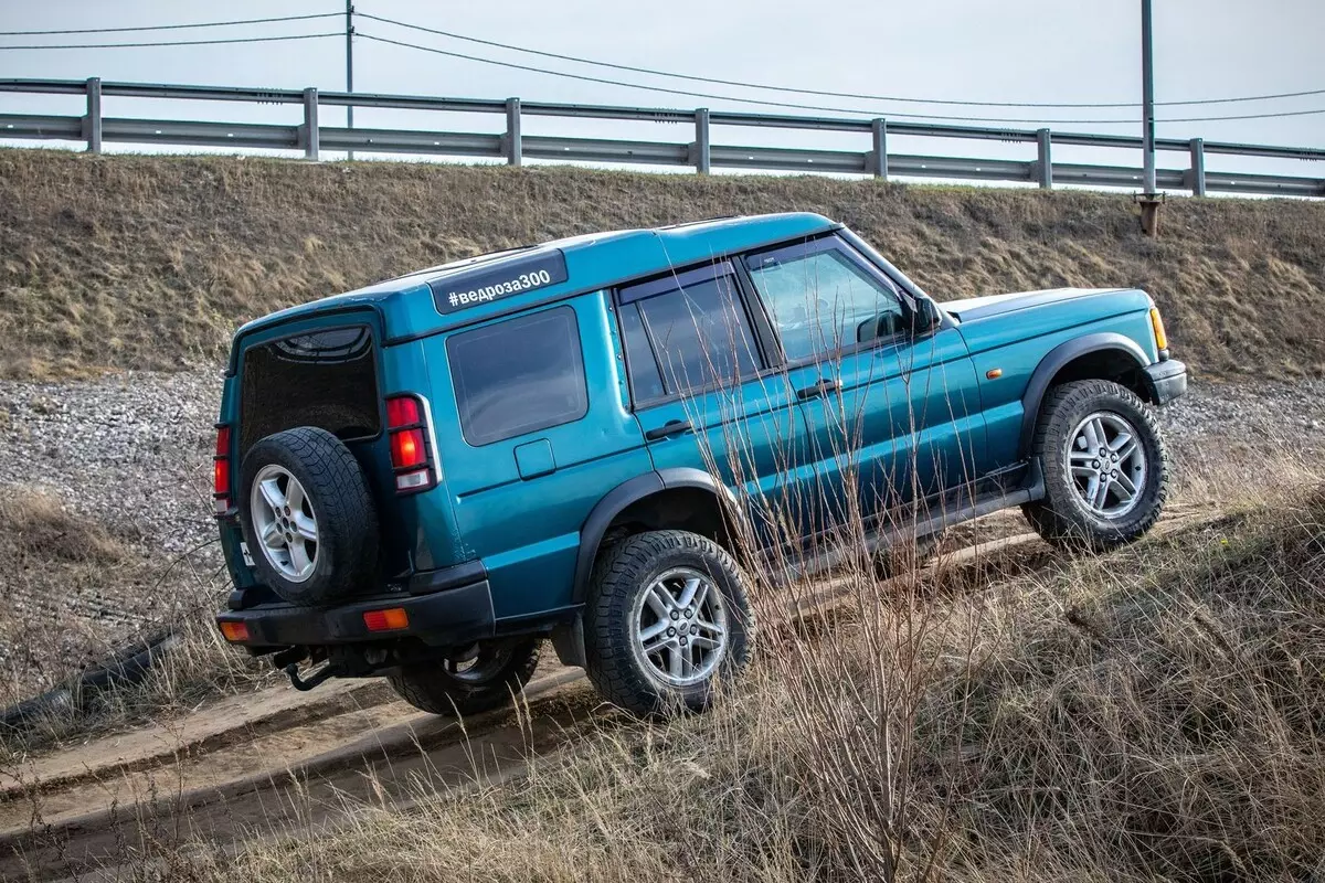 Land Rover Discovery 2 met kilometers: lichaam, frame, salon 25170_35