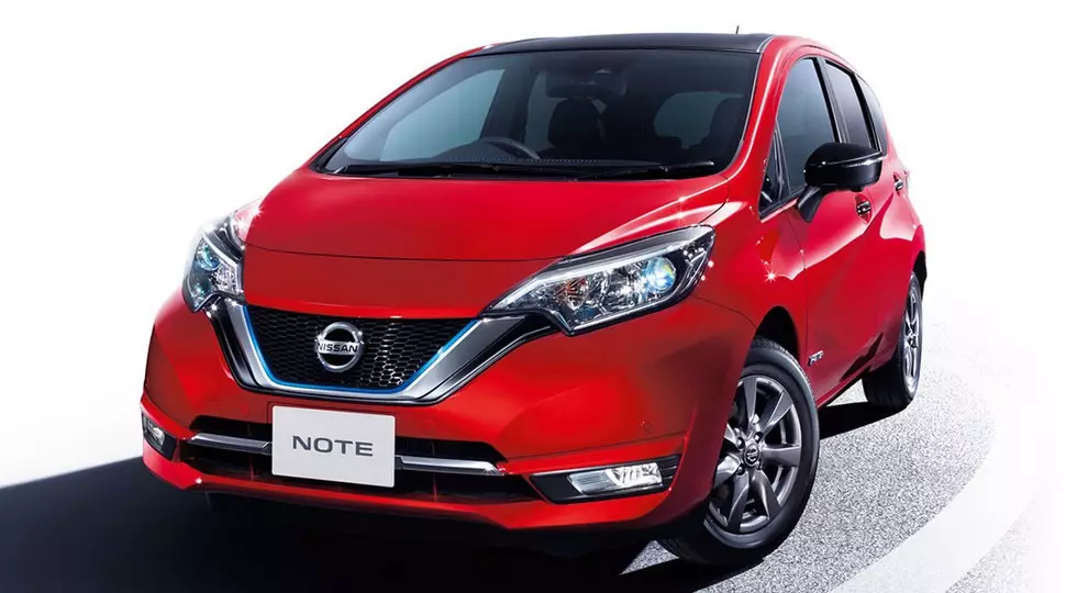 Sự xuất hiện của Nissan Note mới được tiết lộ cho buổi ra mắt. Trong số những người thân, có lẽ là logan 